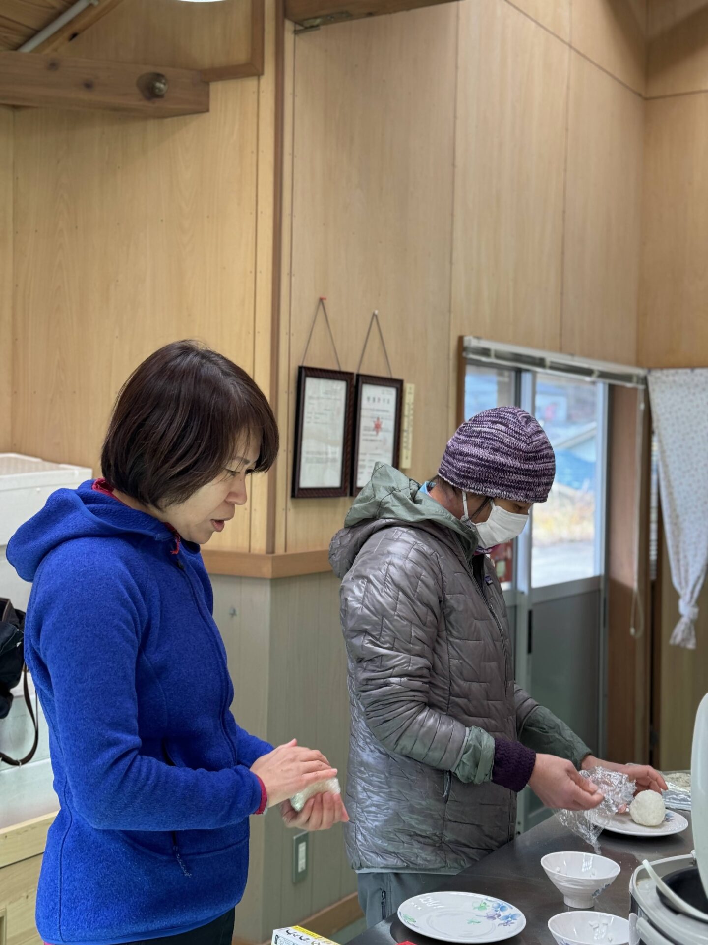 Making Sea Salt & Basic Japanese Shio Onigiri (Salted Rice Balls) at a ...